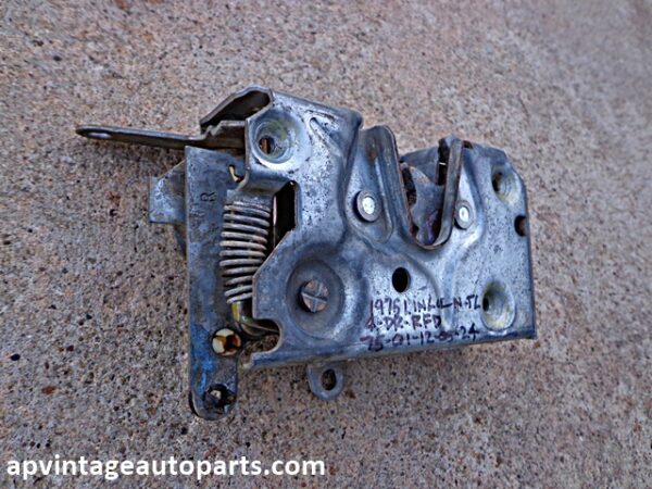 1975 Lincoln Town Car Door Latch RH Front - AP Vintage & Classic Auto Parts